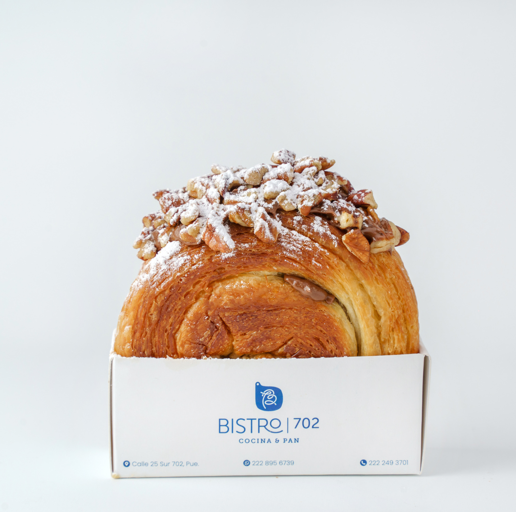 Croissant Rol de Nutella con Nuez – Bistro 702